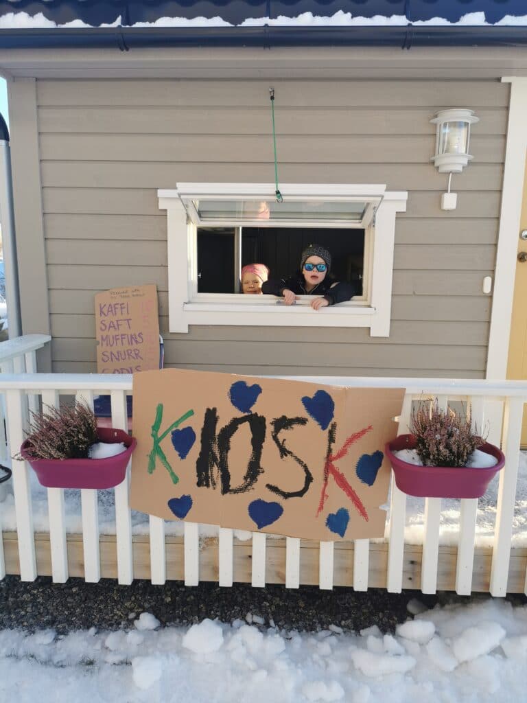 Kiosk i lekehytta - Redd Barna